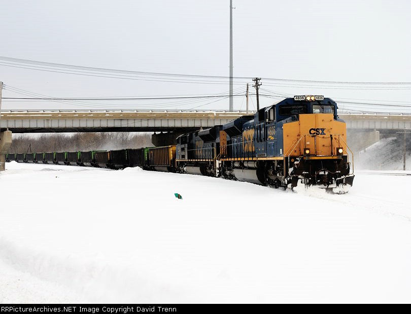 Southbound CSX E748 approches West 32nd St withits train of empties